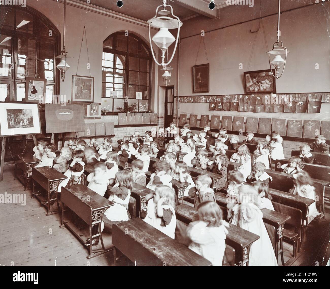 School children classroom 1900s hi-res stock photography and images - Alamy