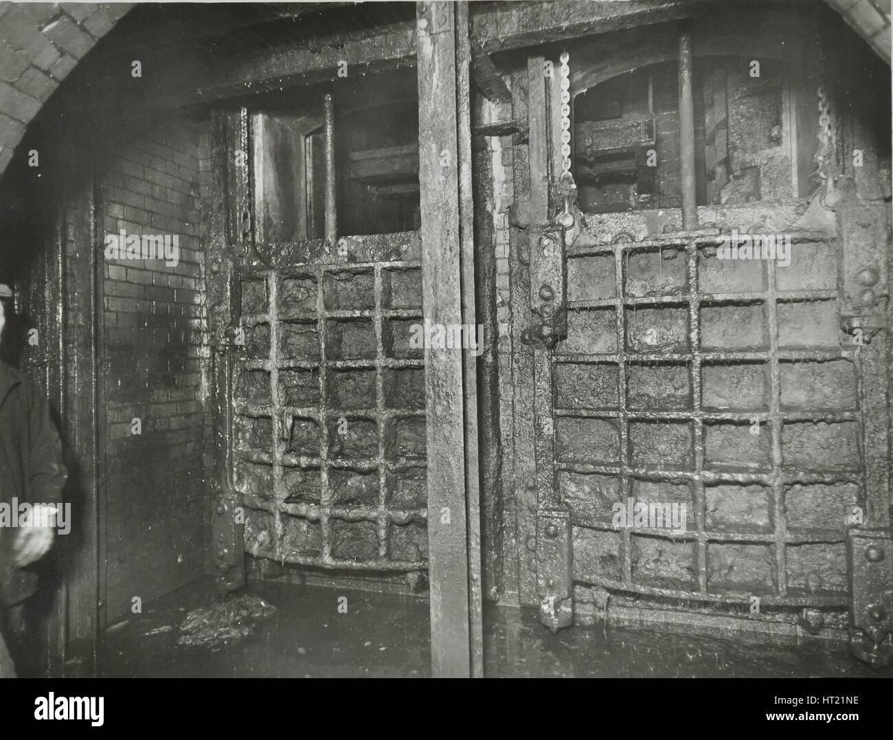 Sewer london hi-res stock photography and images - Alamy