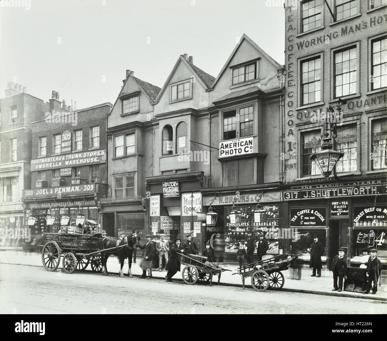 Horse drawn vehicles hi-res stock photography and images - Alamy