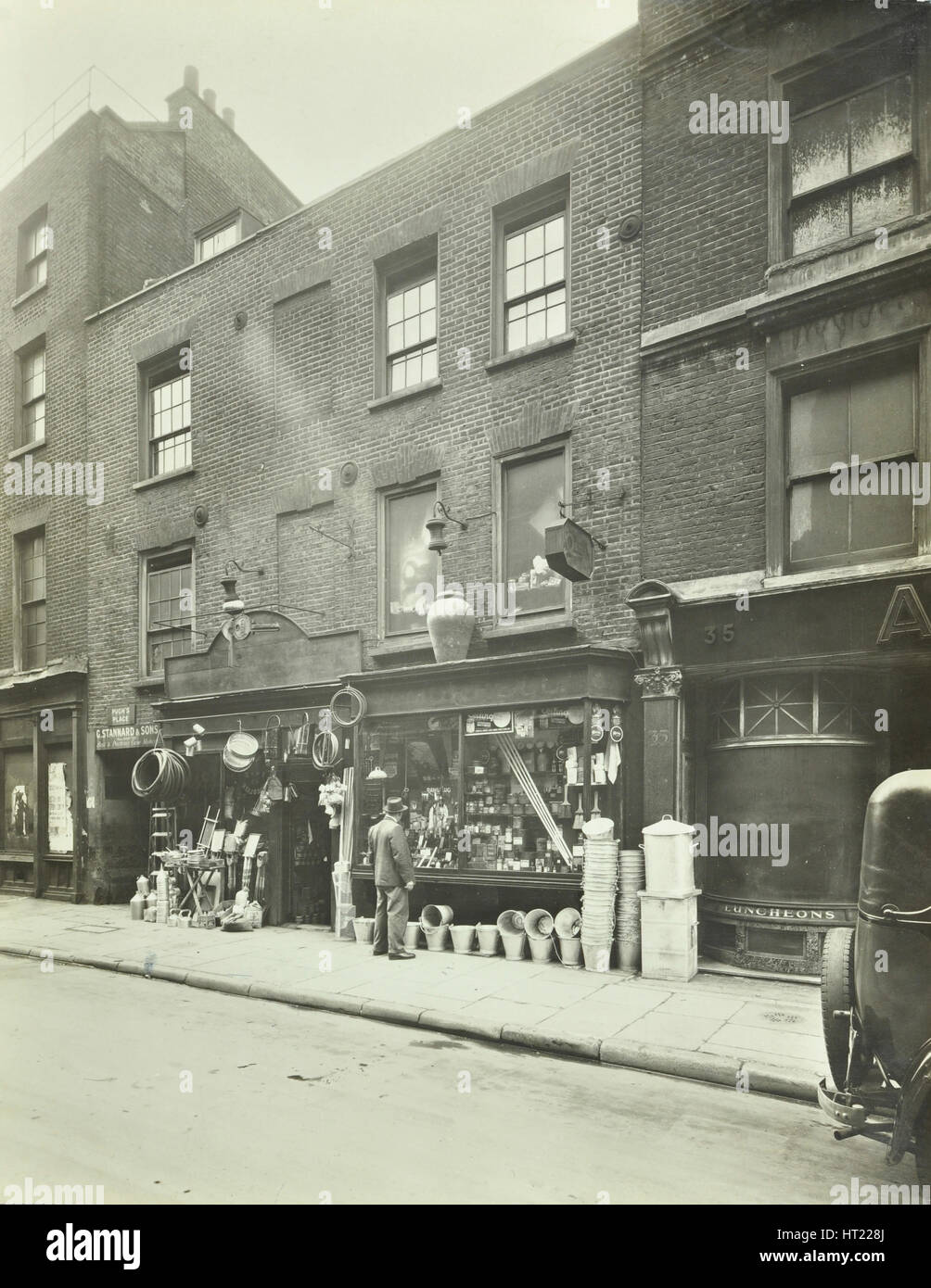 Shop 1940s hi-res stock photography and images - Alamy
