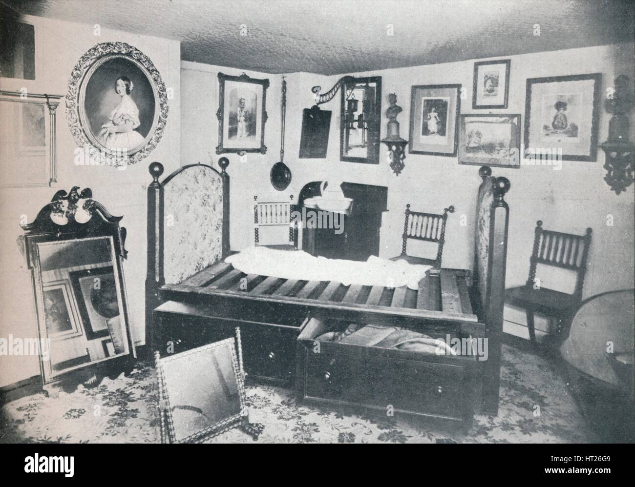 1900s bedroom furniture hi-res stock photography and images - Alamy