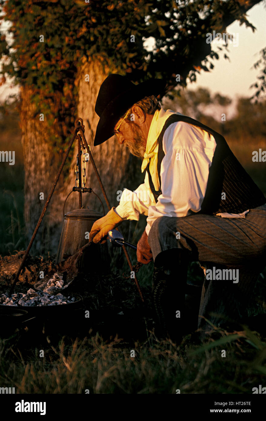Cowboy cooking hi-res stock photography and images - Alamy