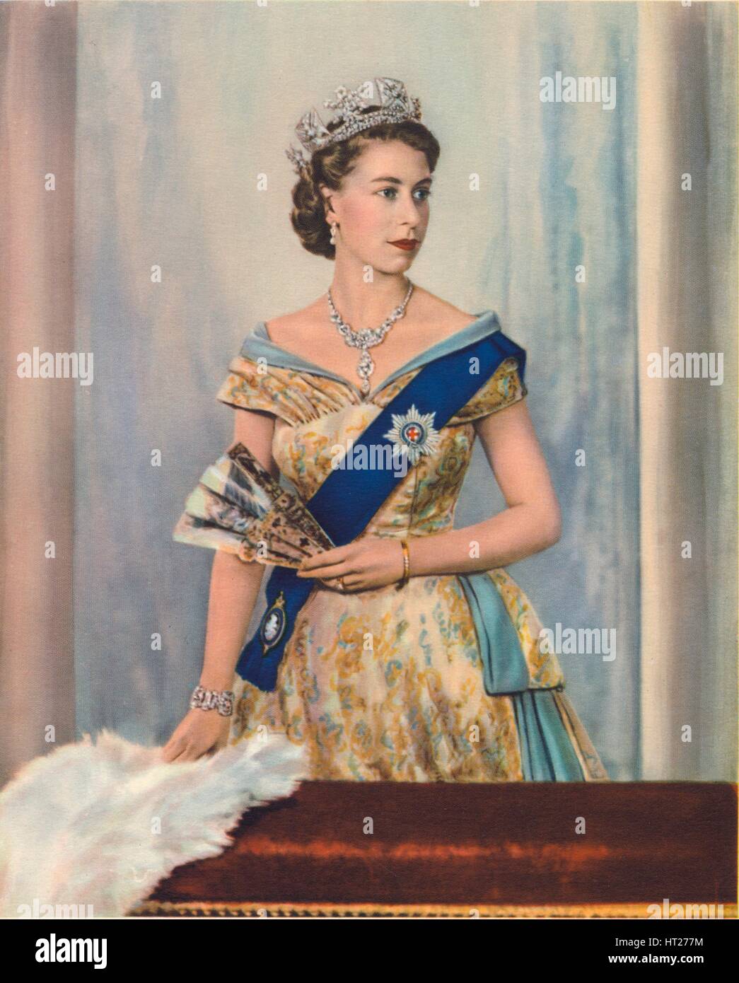 Queen elizabeth ii crown hi-res stock photography and images - Alamy