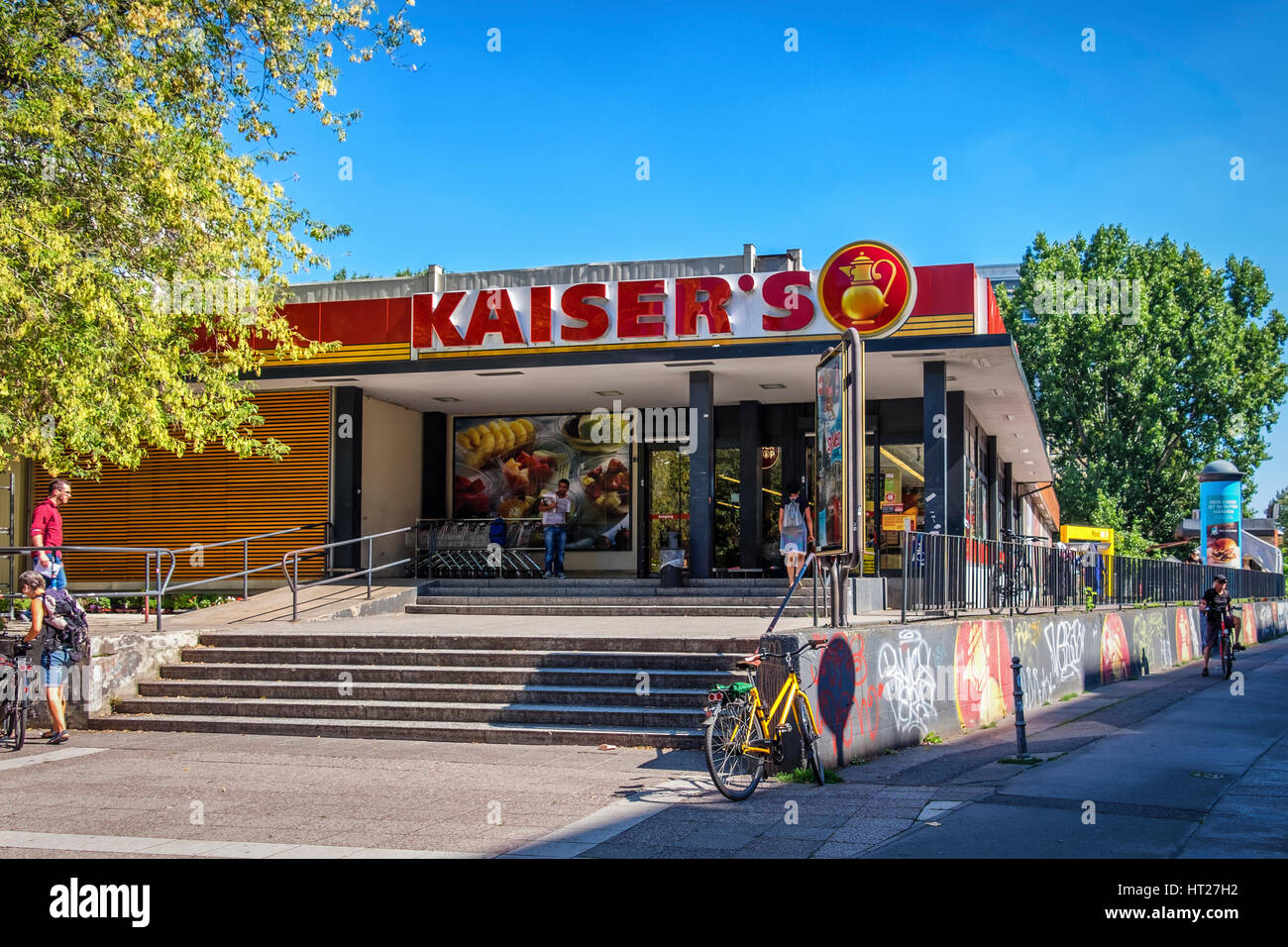 Supermarket Exterior Building High Resolution Stock Photography and ...