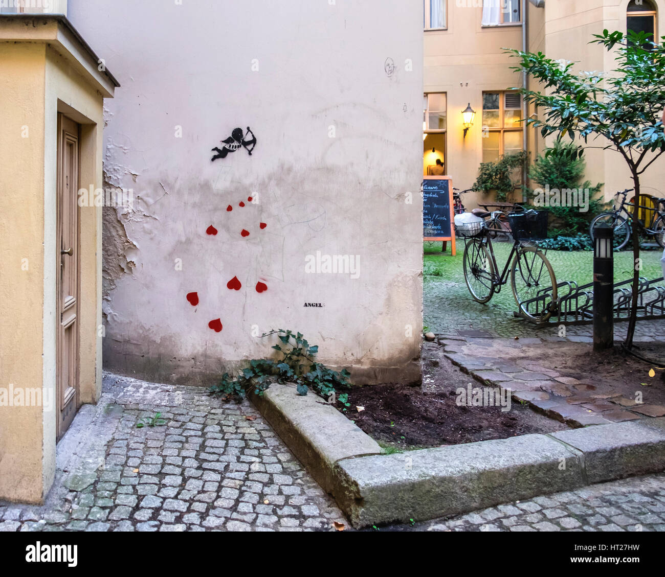 Apartment building inner courtyard hi-res stock photography and images ...