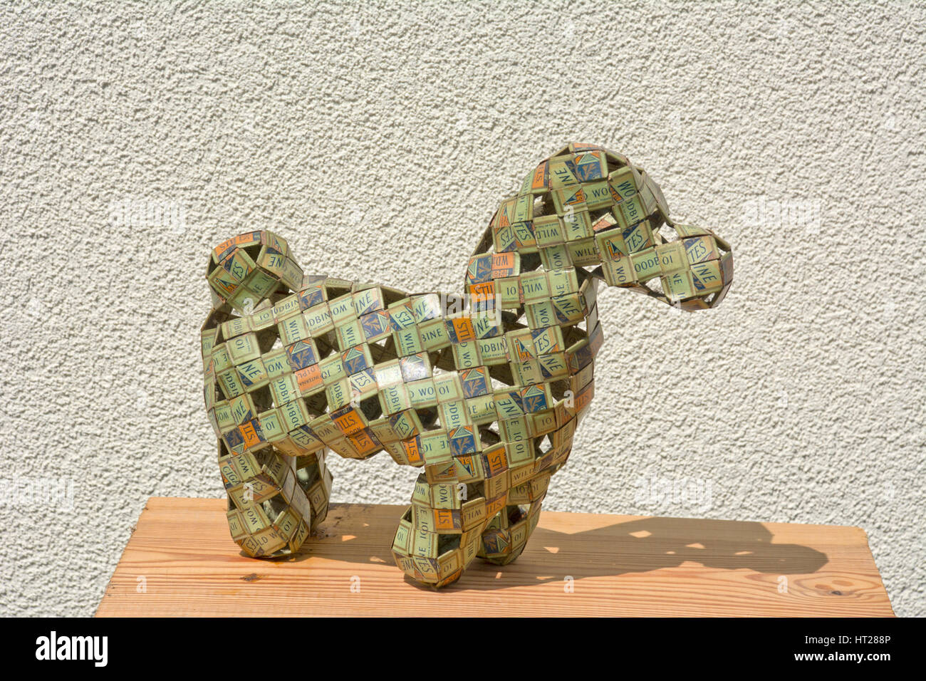 WILLS WOODBINE CIGARETTES PACKET DOG MODEL Stock Photo - Alamy