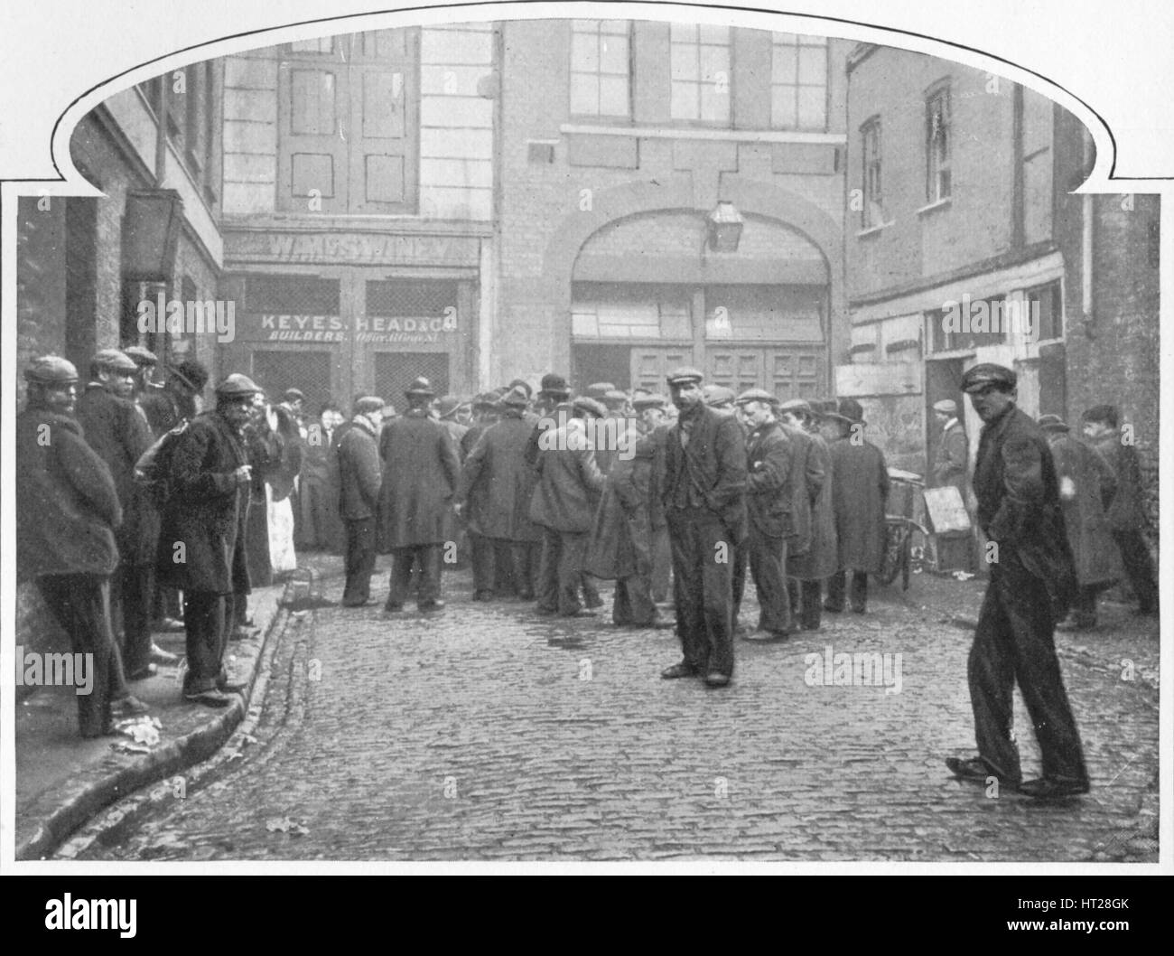British working class 1900s hi-res stock photography and images - Alamy