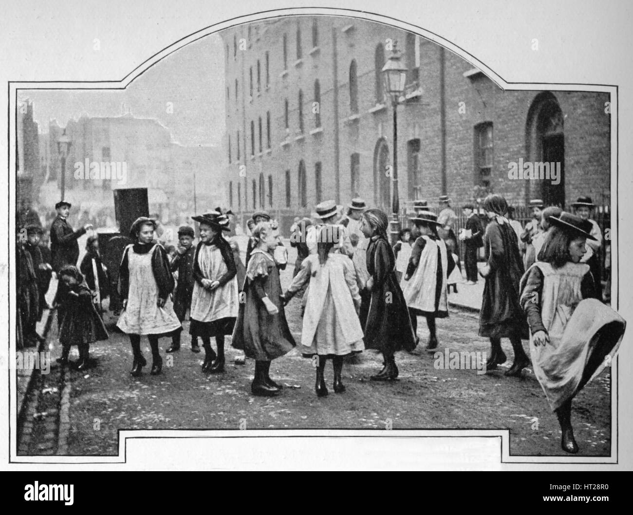 British working class 1900s hi-res stock photography and images - Alamy