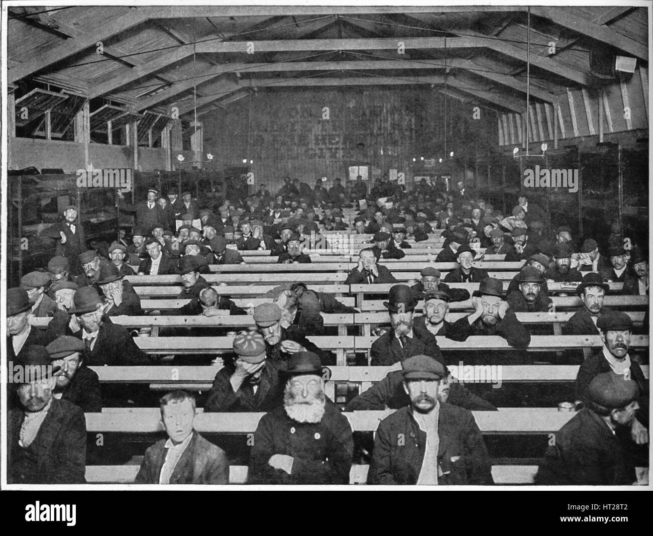 Homeless people london 1900s hi-res stock photography and images - Alamy