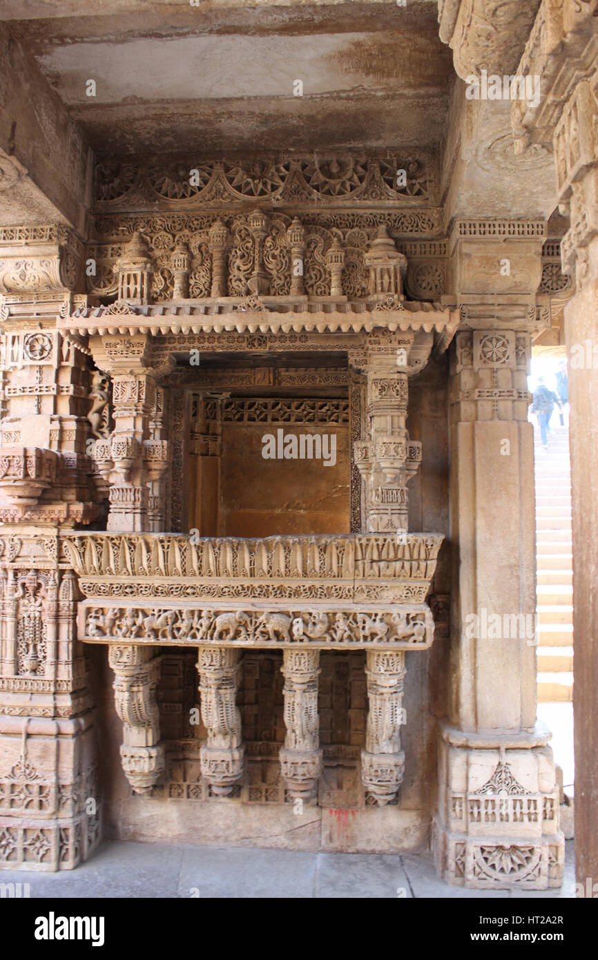 Adalaj stepwell architecture hi-res stock photography and images - Alamy