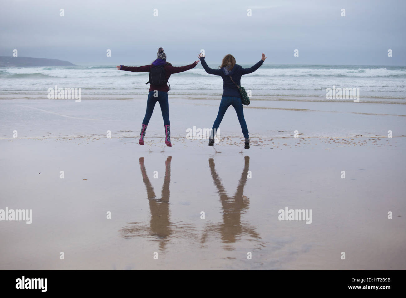 Star jump girls hi-res stock photography and images - Alamy