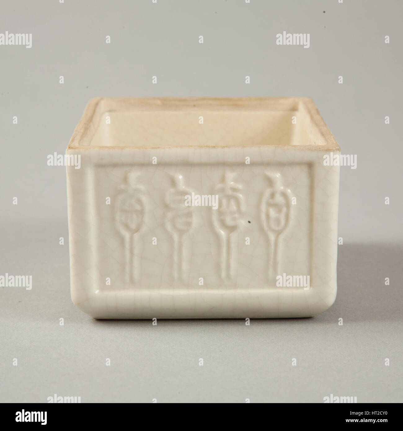 Chinese characters in relief hi-res stock photography and images - Alamy