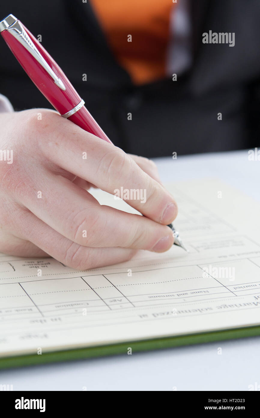 Signature certificate hi-res stock photography and images - Alamy