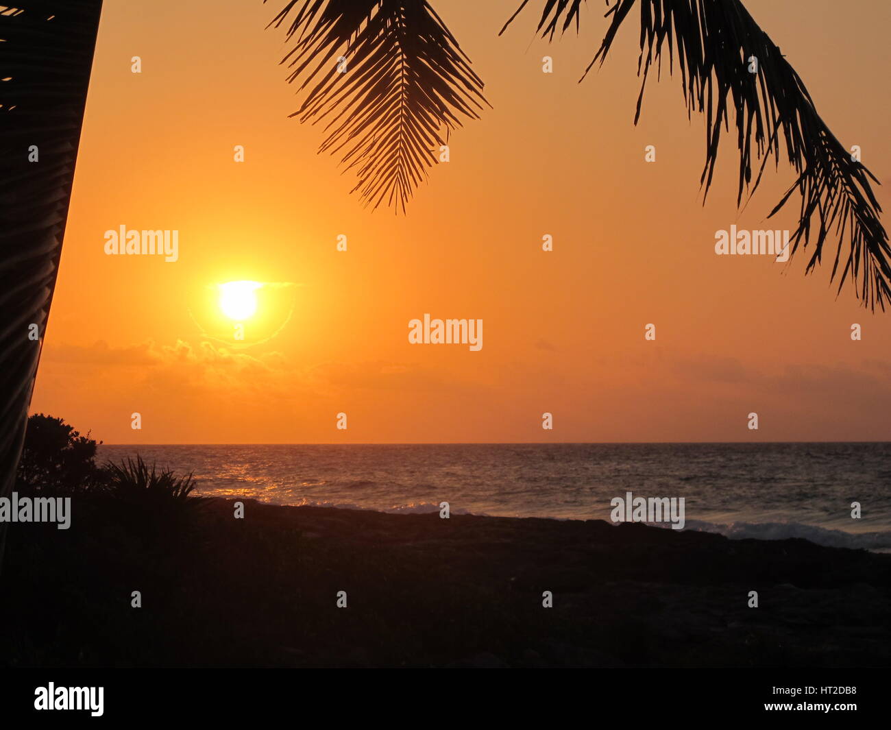 Beautiful landscape beach dusk breaking hi-res stock photography and ...