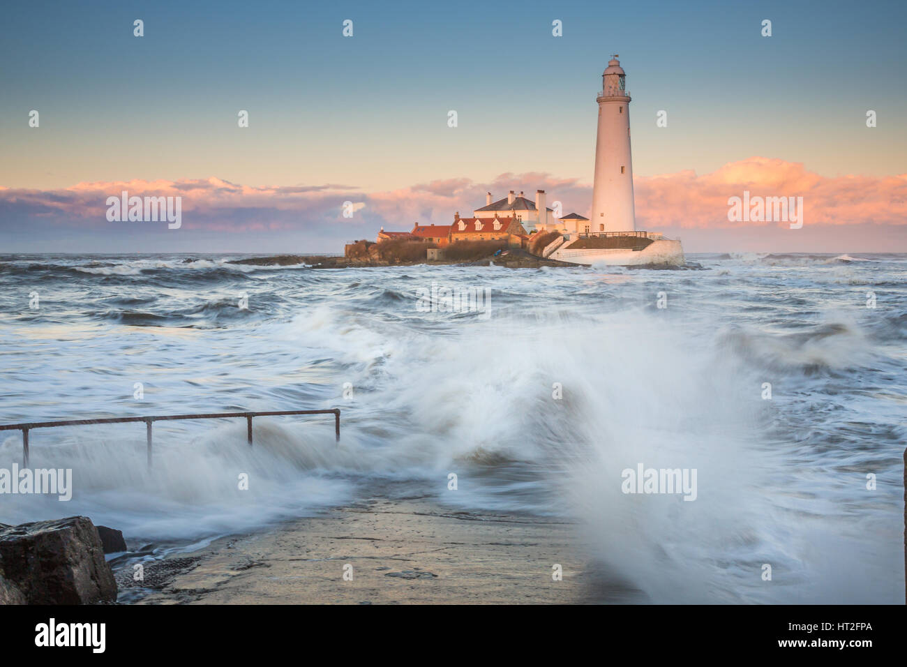 The lighthouse at whitley bay hi-res stock photography and images - Alamy