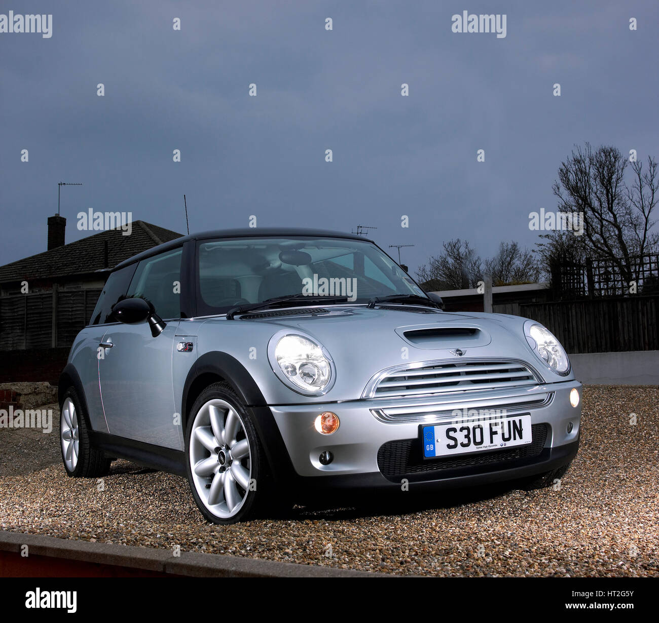 Mini cooper s 2003 hi-res stock photography and images - Alamy