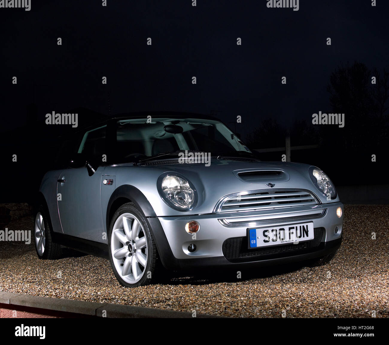 Mini cooper s 2003 hi-res stock photography and images - Alamy