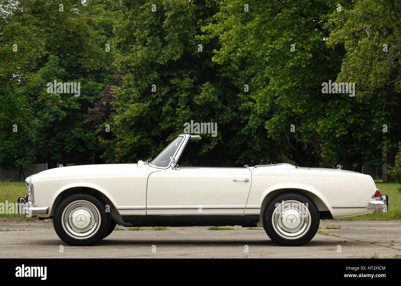 1960s mercedes 230sl hi-res stock photography and images - Alamy