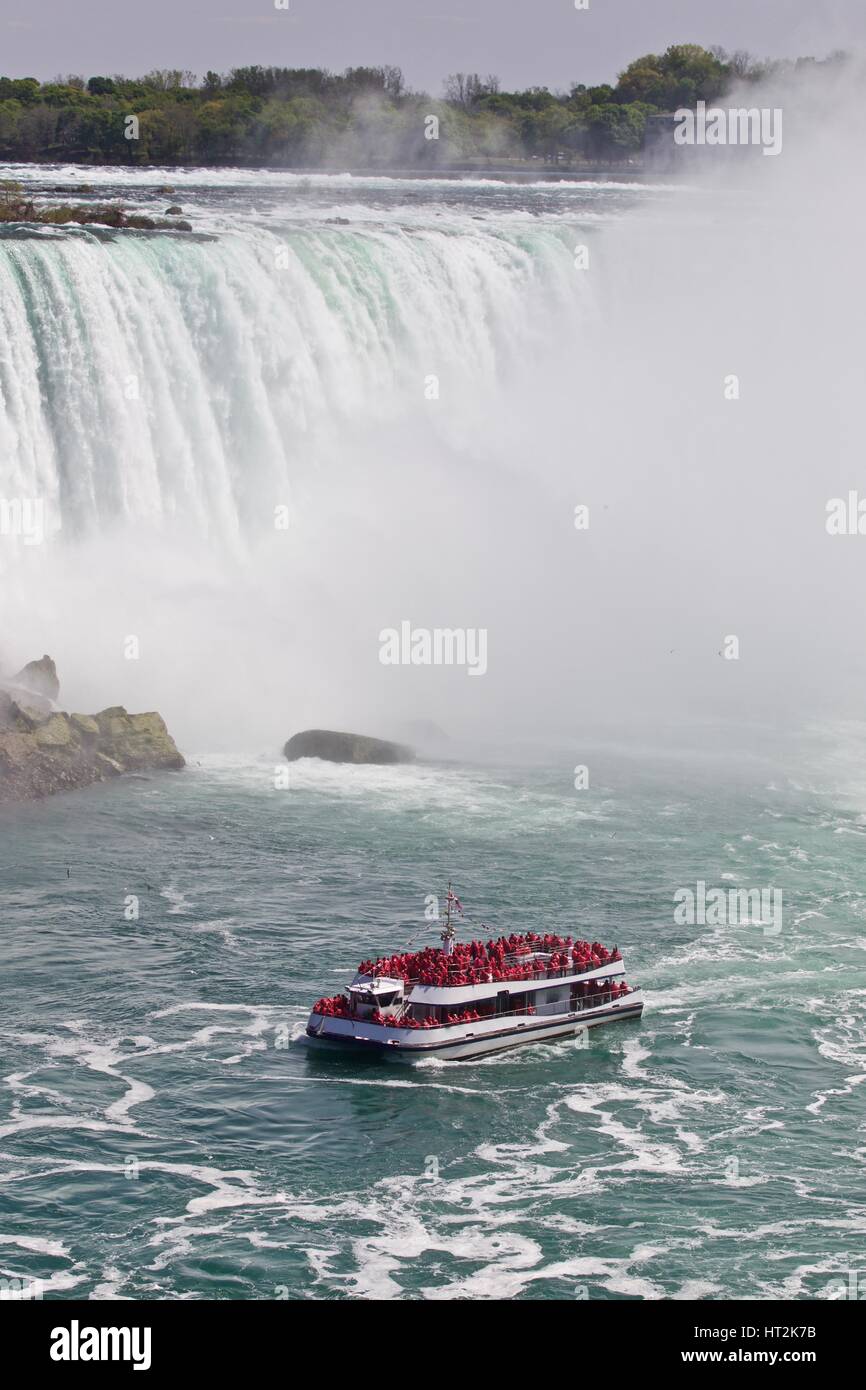 Beautiful photo of a ship near amazing Niagara waterfall Stock Photo ...