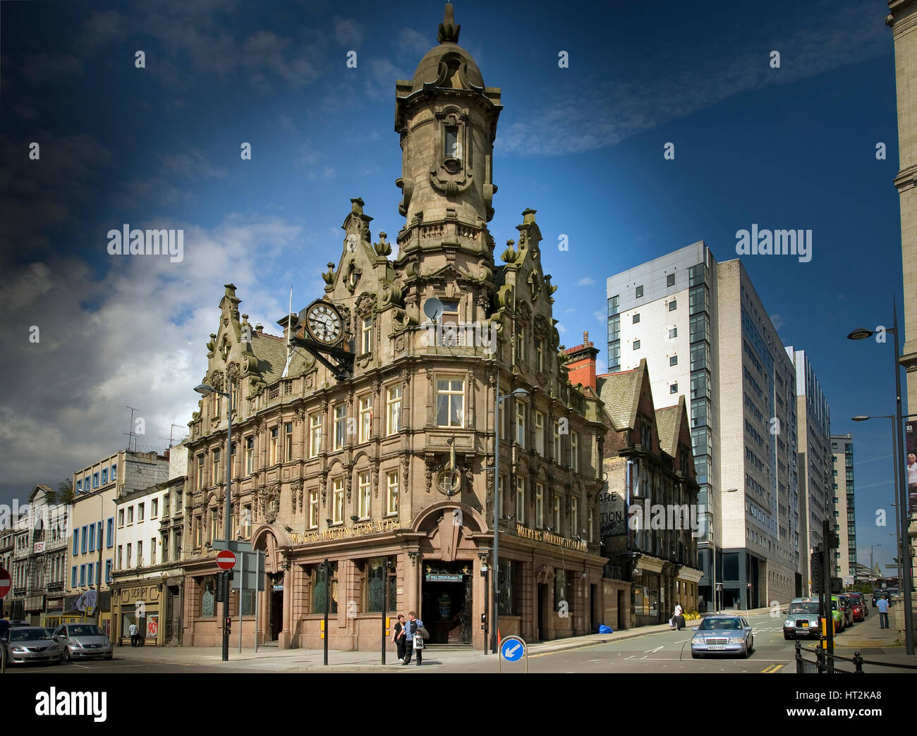 The Vines public house in Lime street Liverpool. Known as the "Big ...