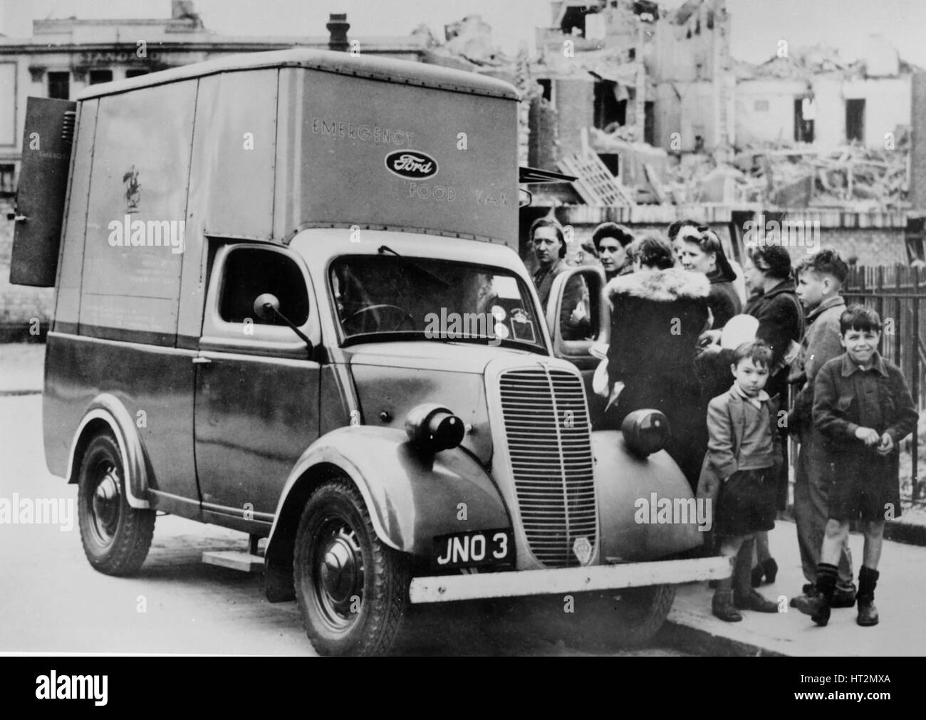 Ww2 van hi-res stock photography and images - Alamy