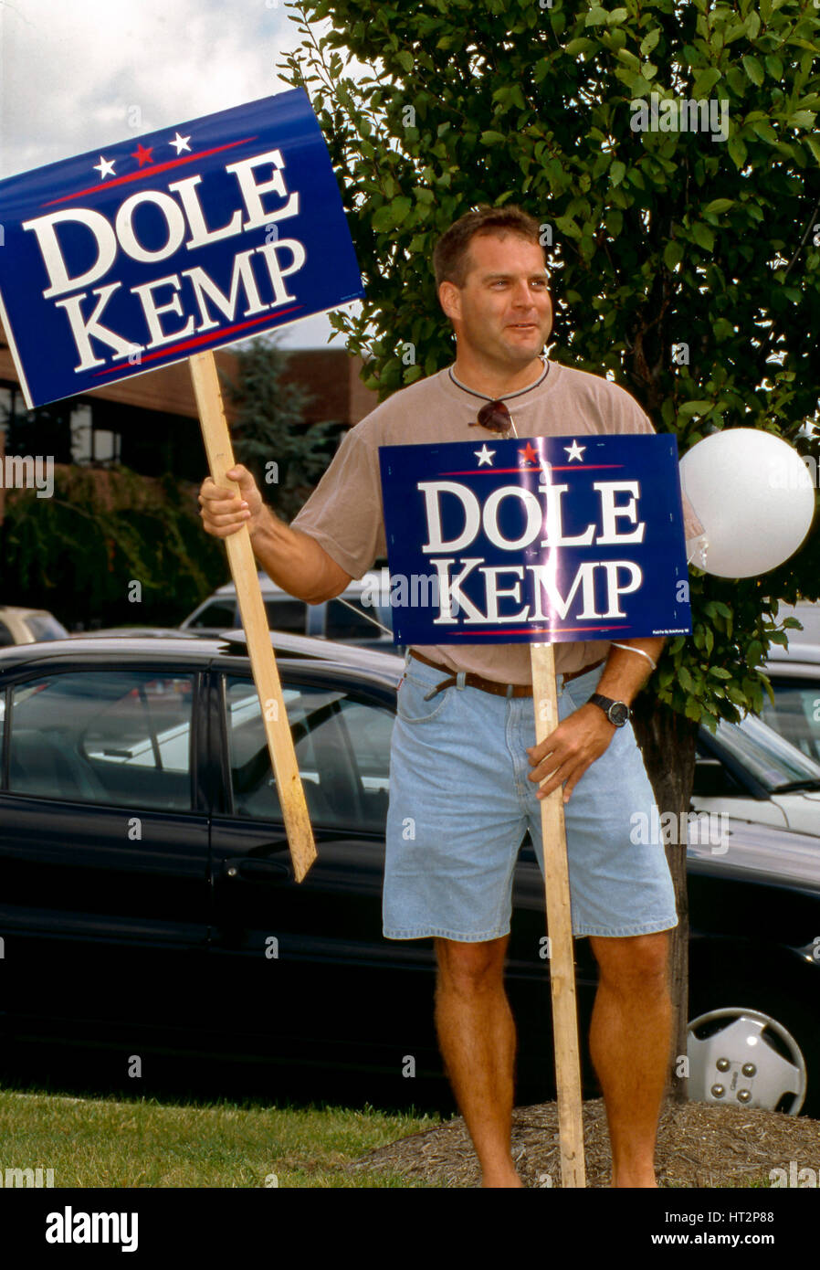 Supporters of Bob Dole line the sidewalk across the street from ...