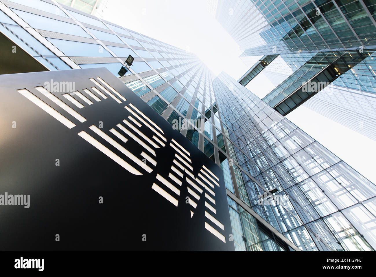 Ibm logo 2017 hi-res stock photography and images - Alamy