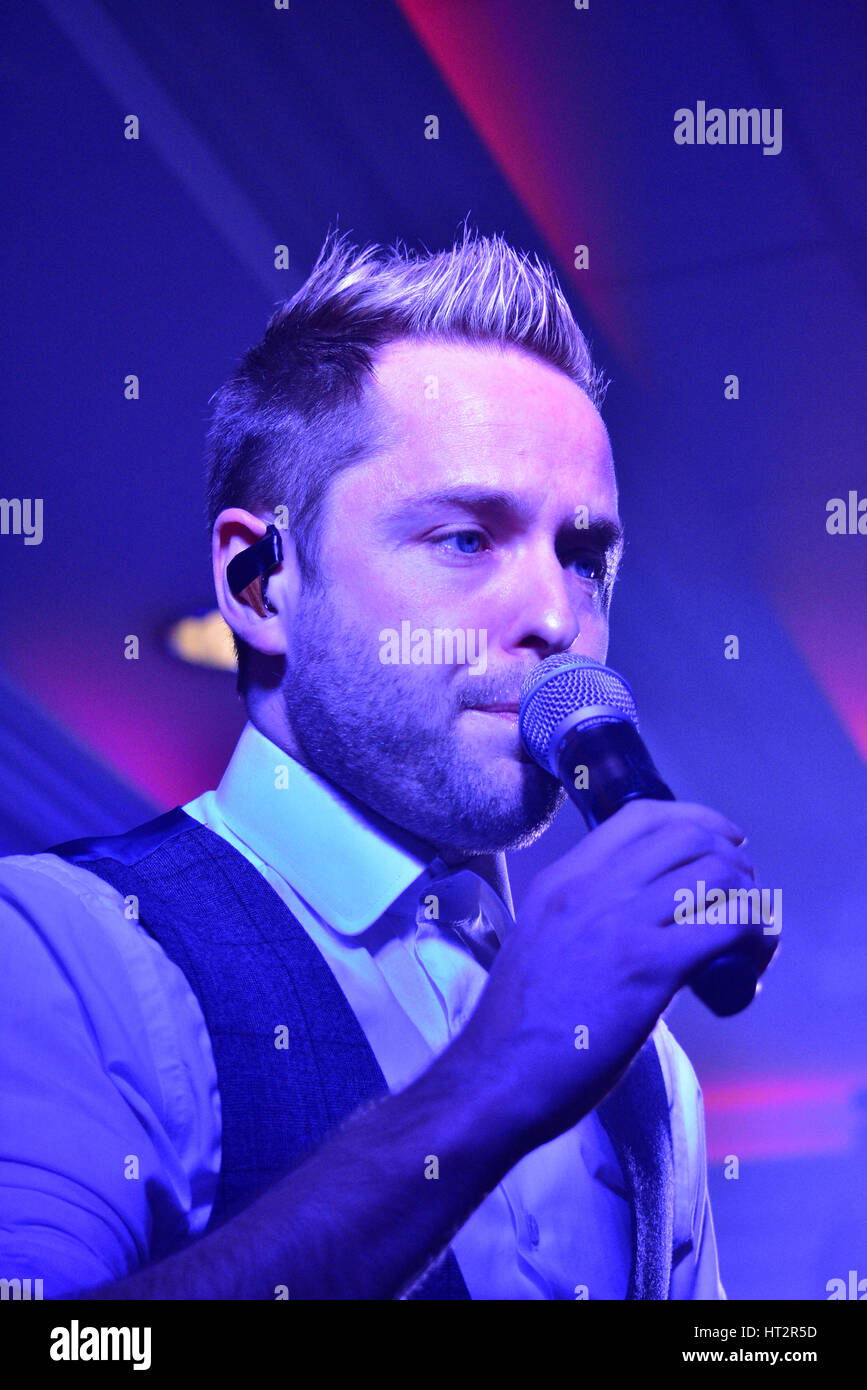 Irish Country Singer/Songwriter Derek Ryan live in concert as part of ...