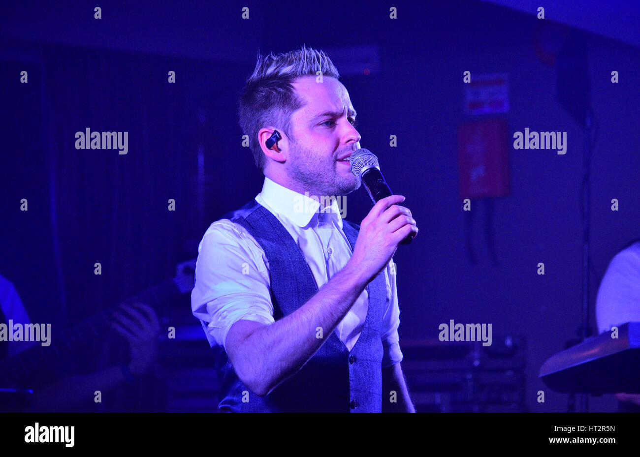 Irish Country Singer/Songwriter Derek Ryan live in concert as part of ...