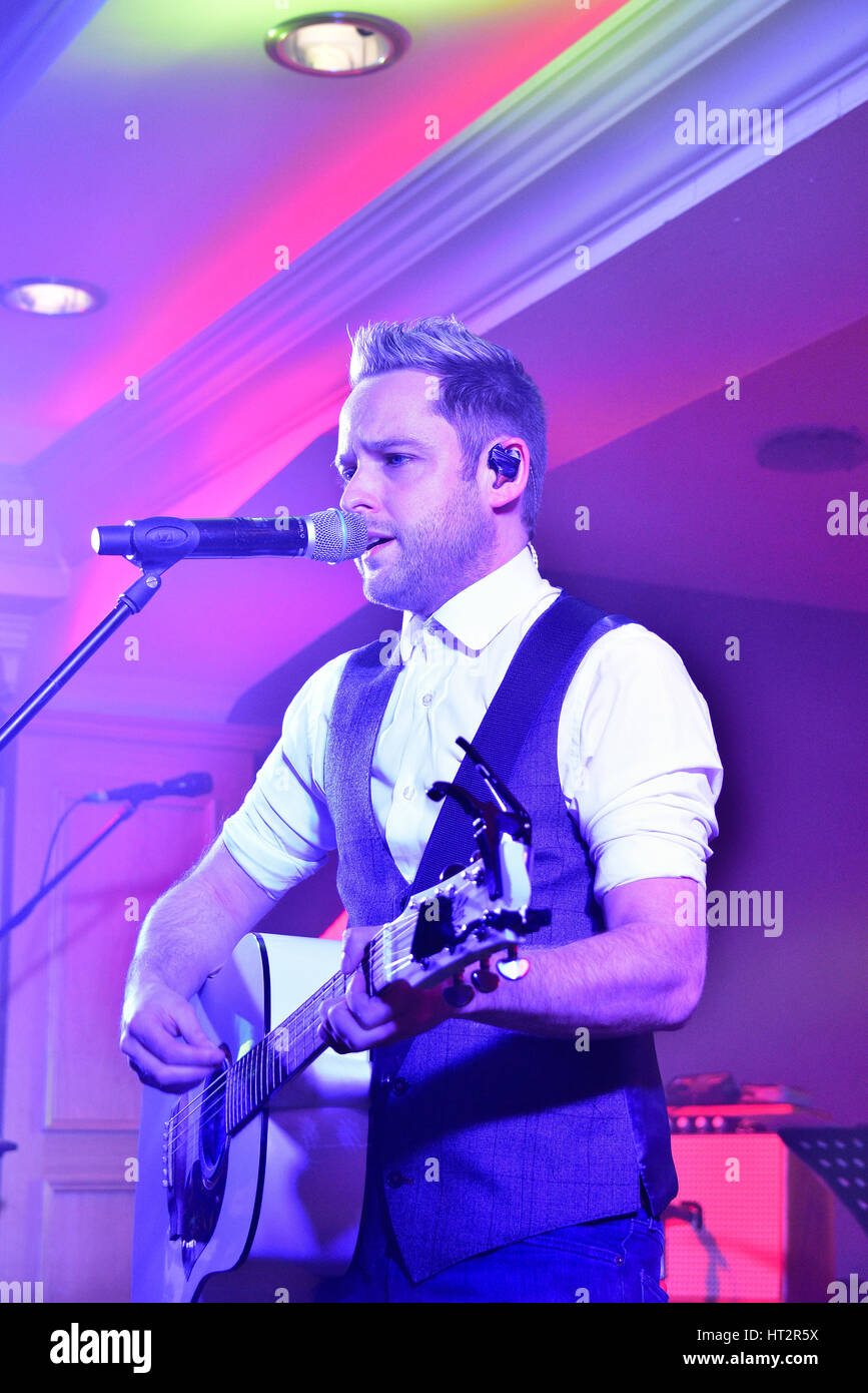 Irish Country Singer/Songwriter Derek Ryan live in concert as part of ...