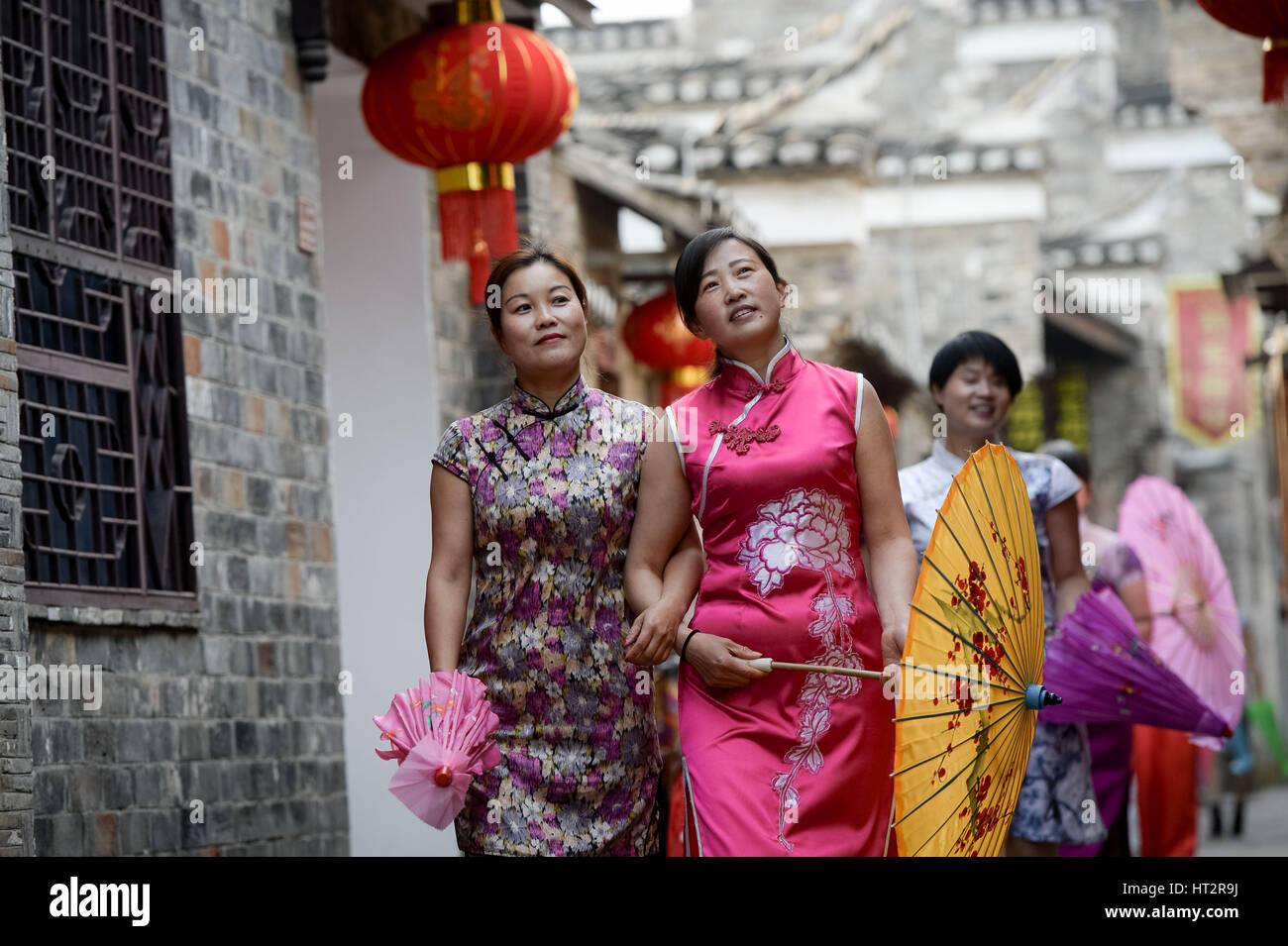 2017 women present hi-res stock photography and images - Alamy