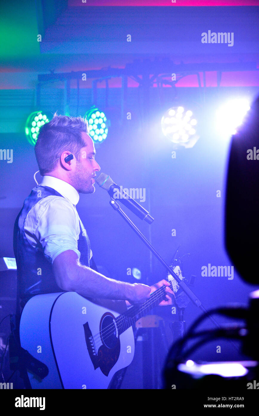 Irish Country Singer/Songwriter Derek Ryan live in concert as part of ...