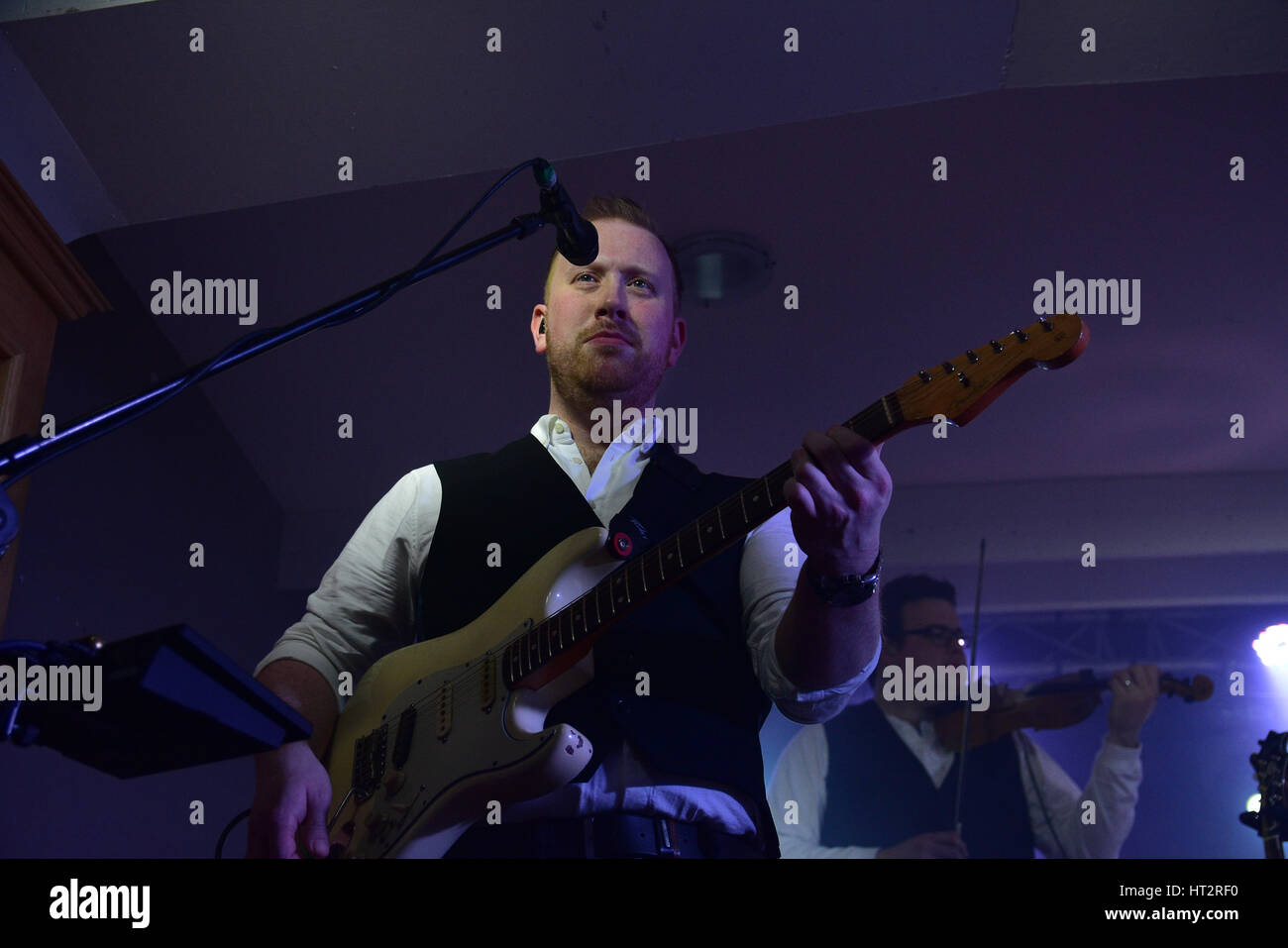 Irish Country Singer/Songwriter Derek Ryan live in concert as part of ...