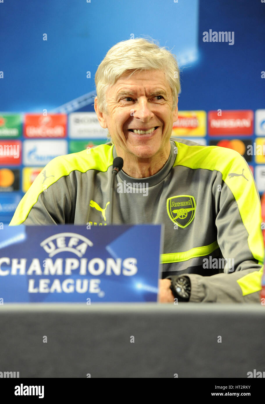 Arsene Wenger Smile