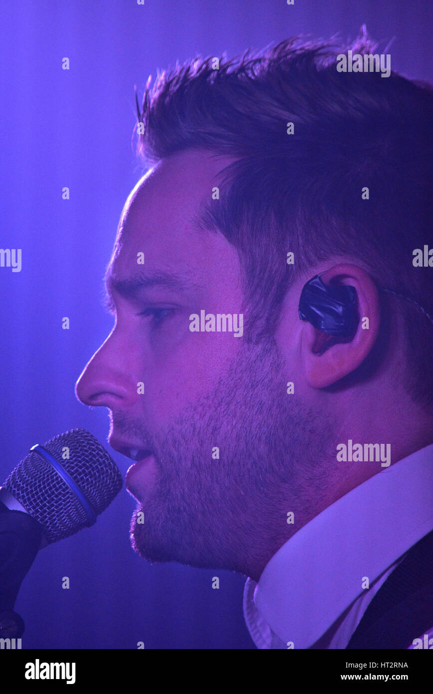 Irish Country Singer/Songwriter Derek Ryan live in concert as part of ...