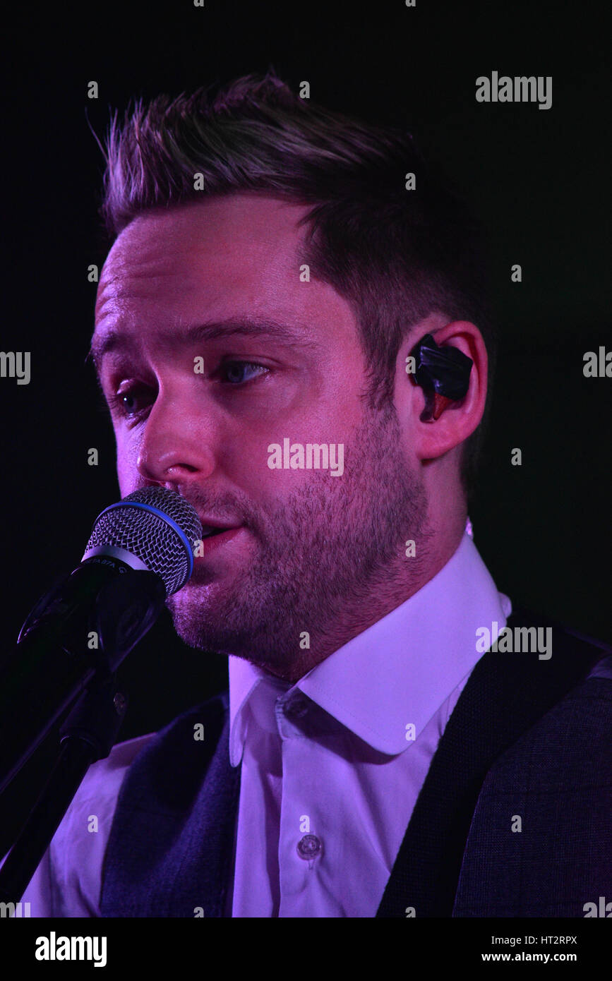 Irish Country Singer/Songwriter Derek Ryan live in concert as part of ...