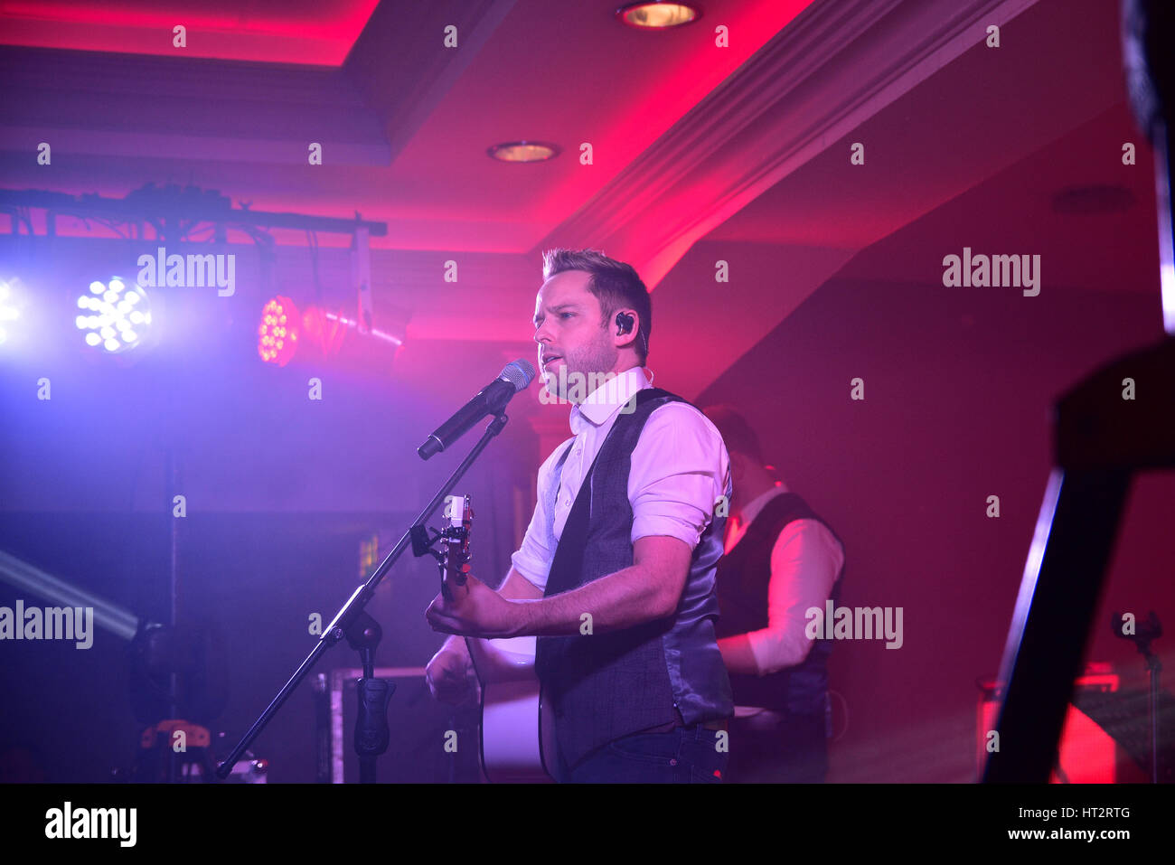 Irish Country Singer/Songwriter Derek Ryan live in concert as part of ...