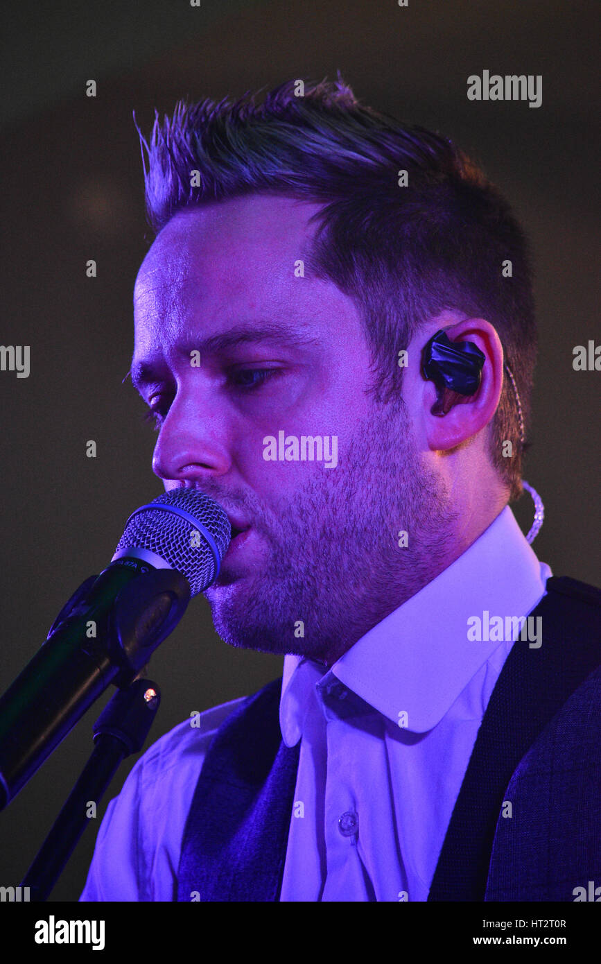 Irish Country Singer/Songwriter Derek Ryan live in concert as part of ...