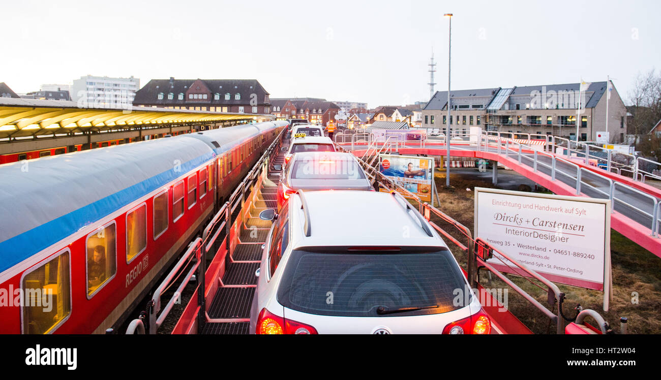 Sylt, Germany. 17th Feb, 2017. A regional train and a car-carrying ...