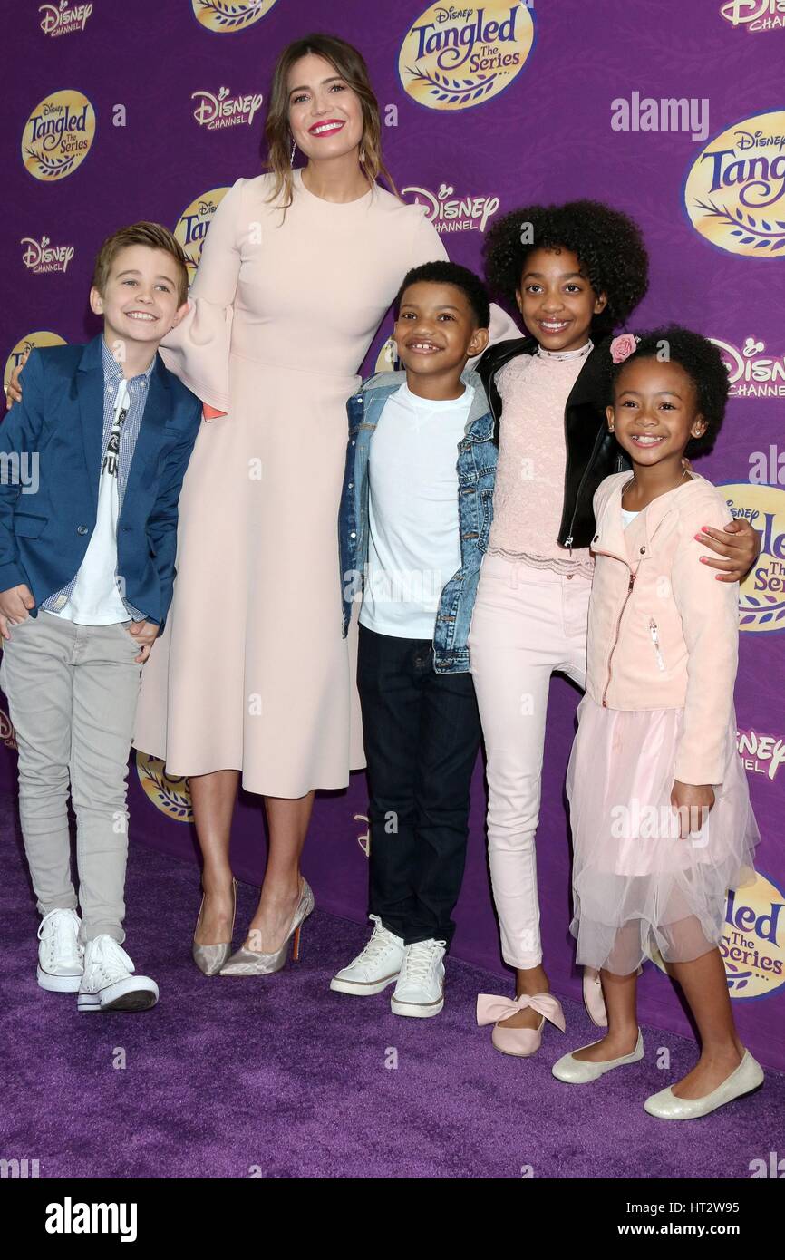 Mandy moore arrivals tangled premiere hi-res stock photography and ...