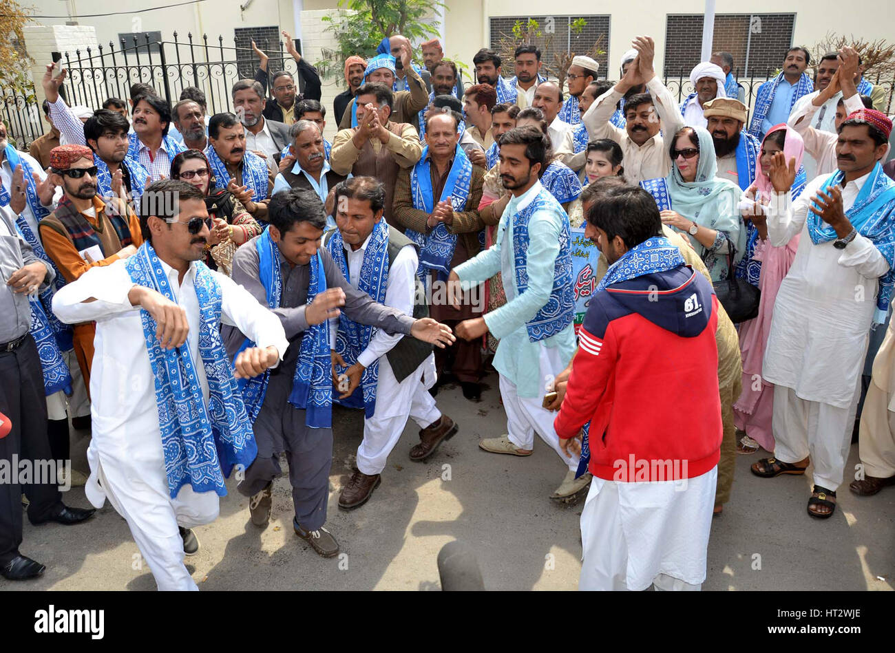 Members of Saraiki Community hold Saraiki celebration demonstration in ...