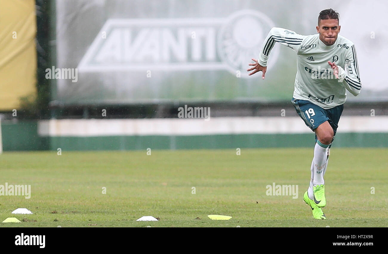 SÃO PAULO, SP - 06.03.2017: TREINO DO PALMEIRAS - The player Rafael ...