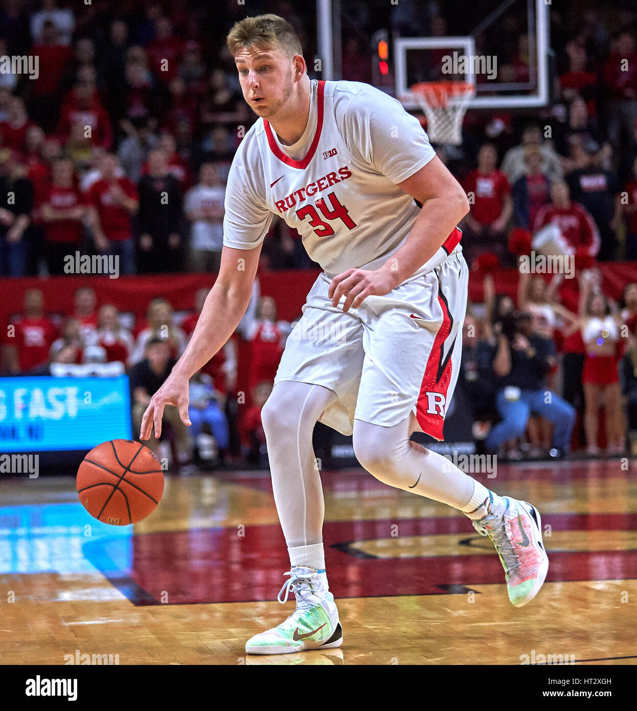 Rutgers' center C.J. Gettys (34) controls the ball in the first half at ...
