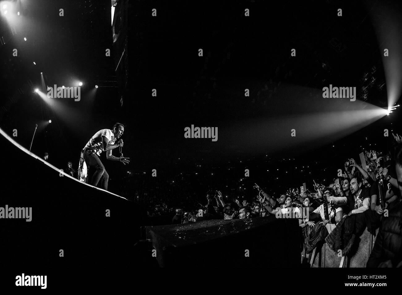 Canzoni pop Black and White Stock Photos & Images - Alamy