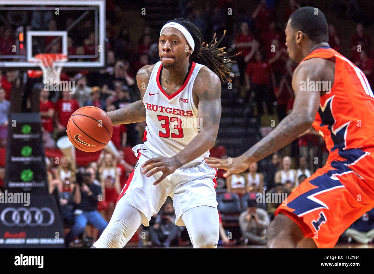 Rutgers' forward Deshawn Freeman (33) is defended by Illinois's forward ...