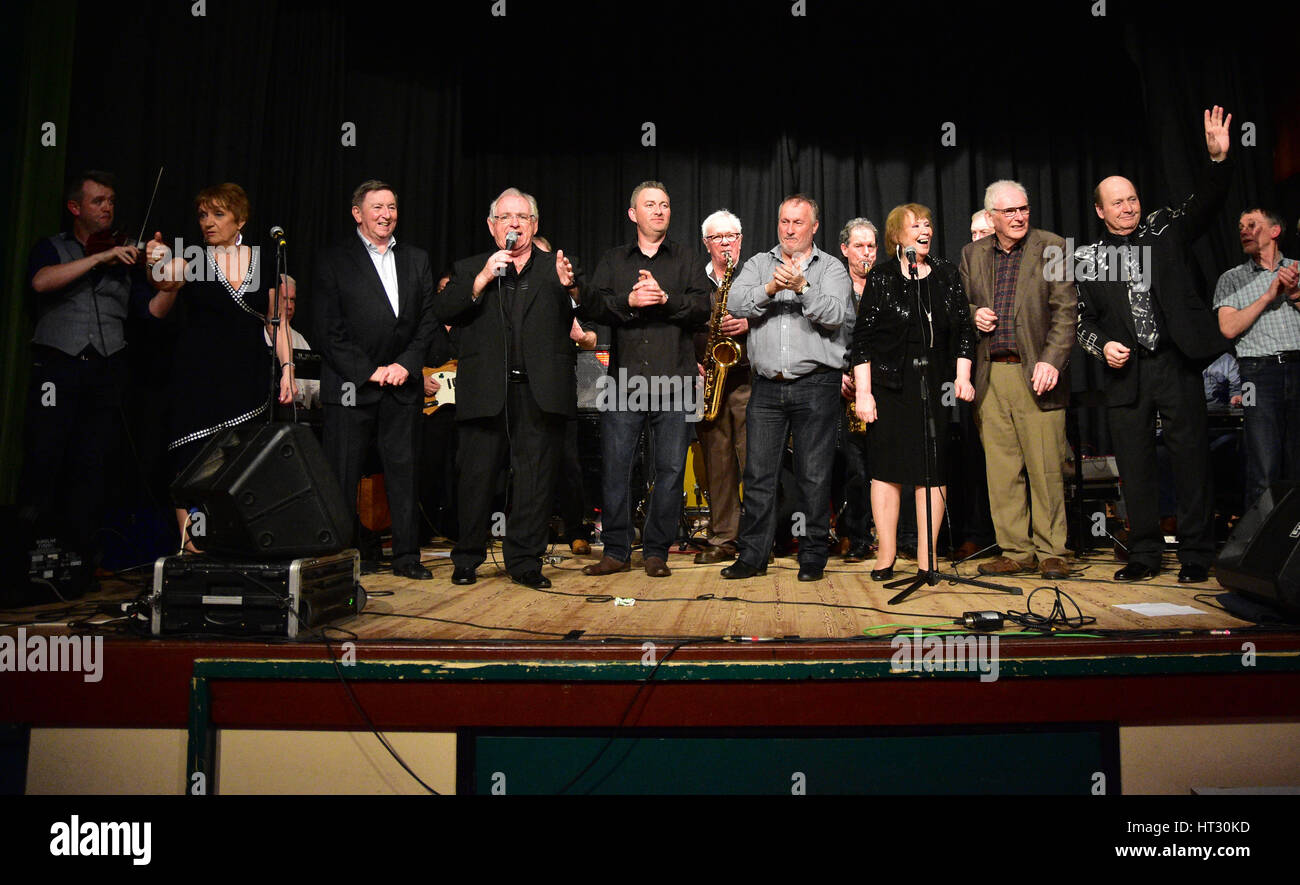 An Evening with Legendary Country Music stars live in concert in memory ...