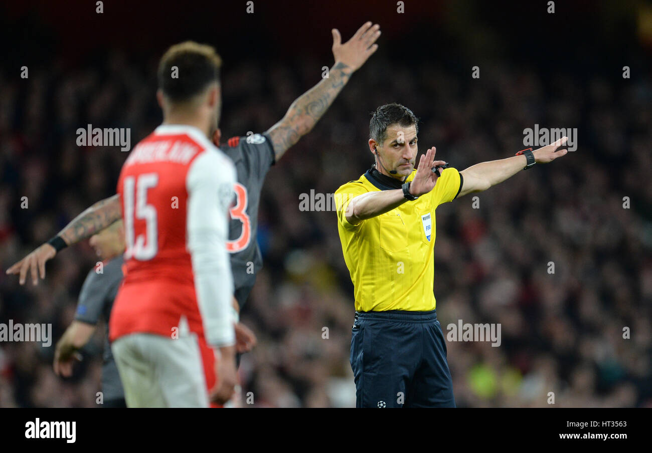 Football Stadium 32 Round Knock Out High Resolution Stock Photography ...