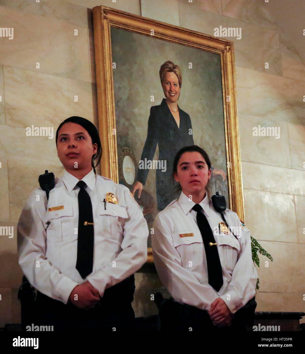 Secret service president clinton hi-res stock photography and images ...