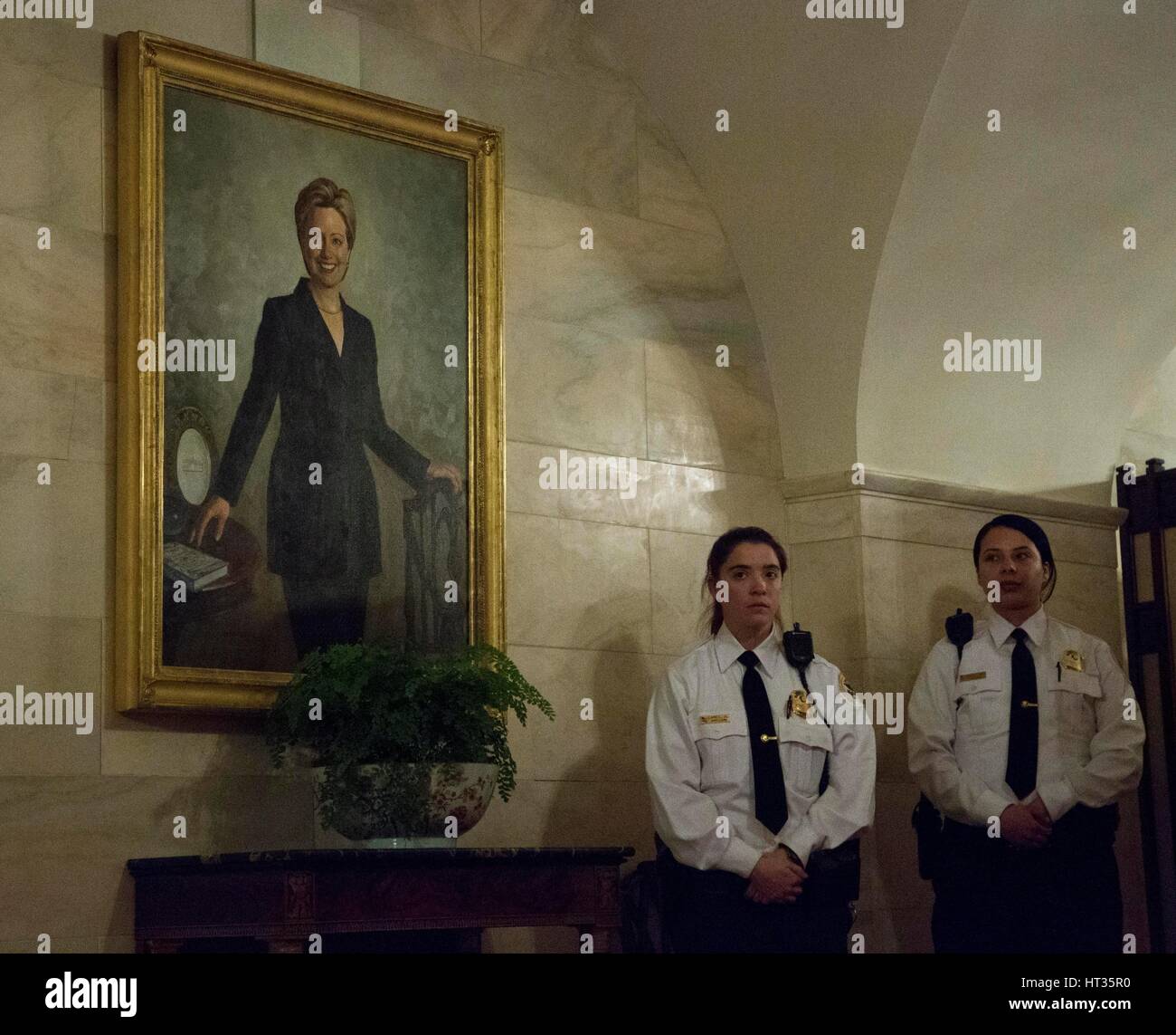 Secret service president clinton hi-res stock photography and images ...