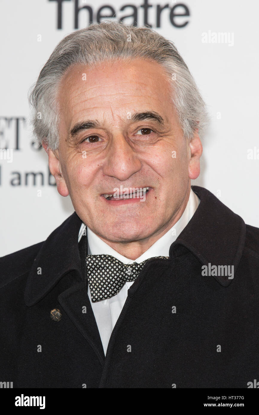 Actor henry goodman hi-res stock photography and images - Alamy